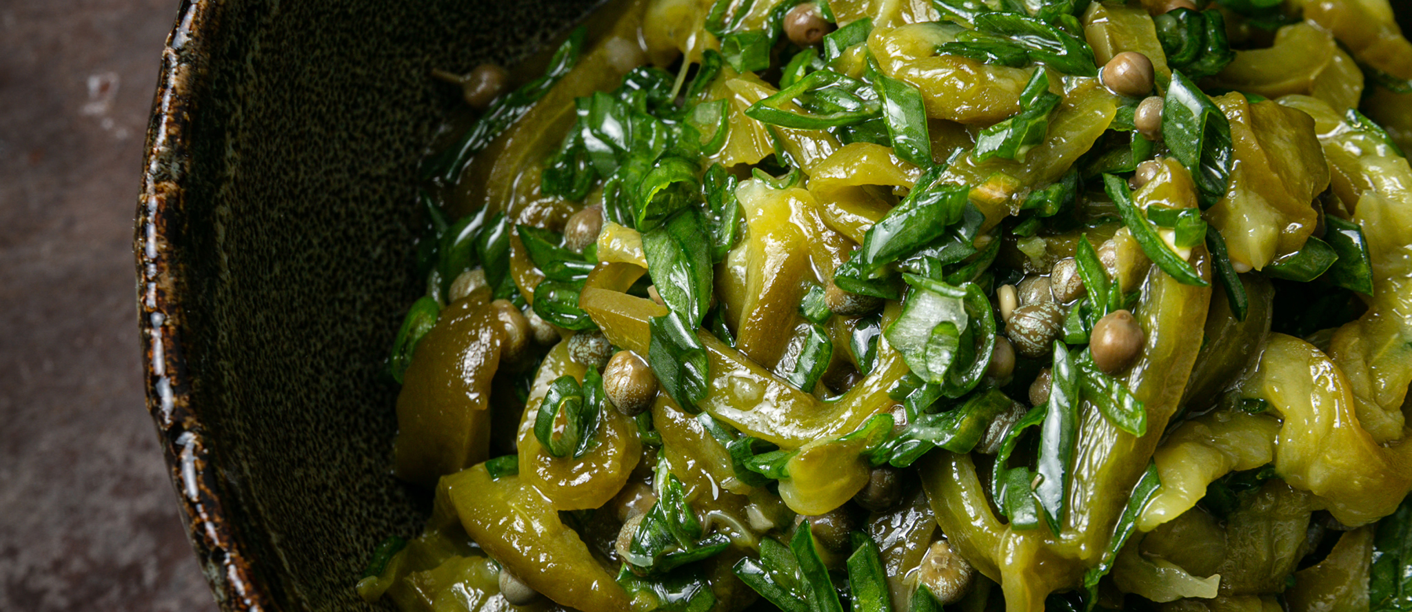 Salade de poivrons verts confits, câpres citron vert